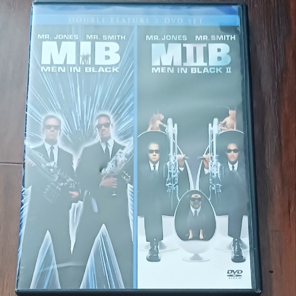 Warner Bros. | Media | Mib Men In Black Miib Men In Black Ii Double Feature On Dvd Will Smith ...